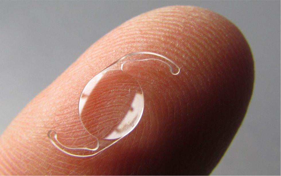 Teknologi Canggih: IOL, Lensa Buatan Untuk Pasien Katarak - RS Mata Undaan